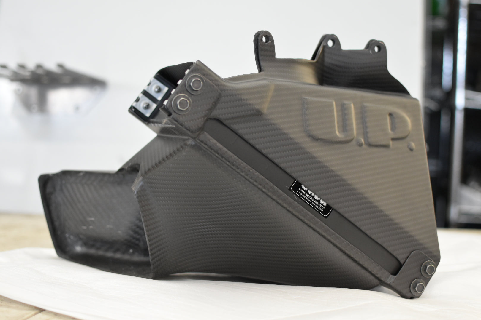 U.P.G R32 GTR oil cooler with carbon ducting -duct only- – U.P.garage